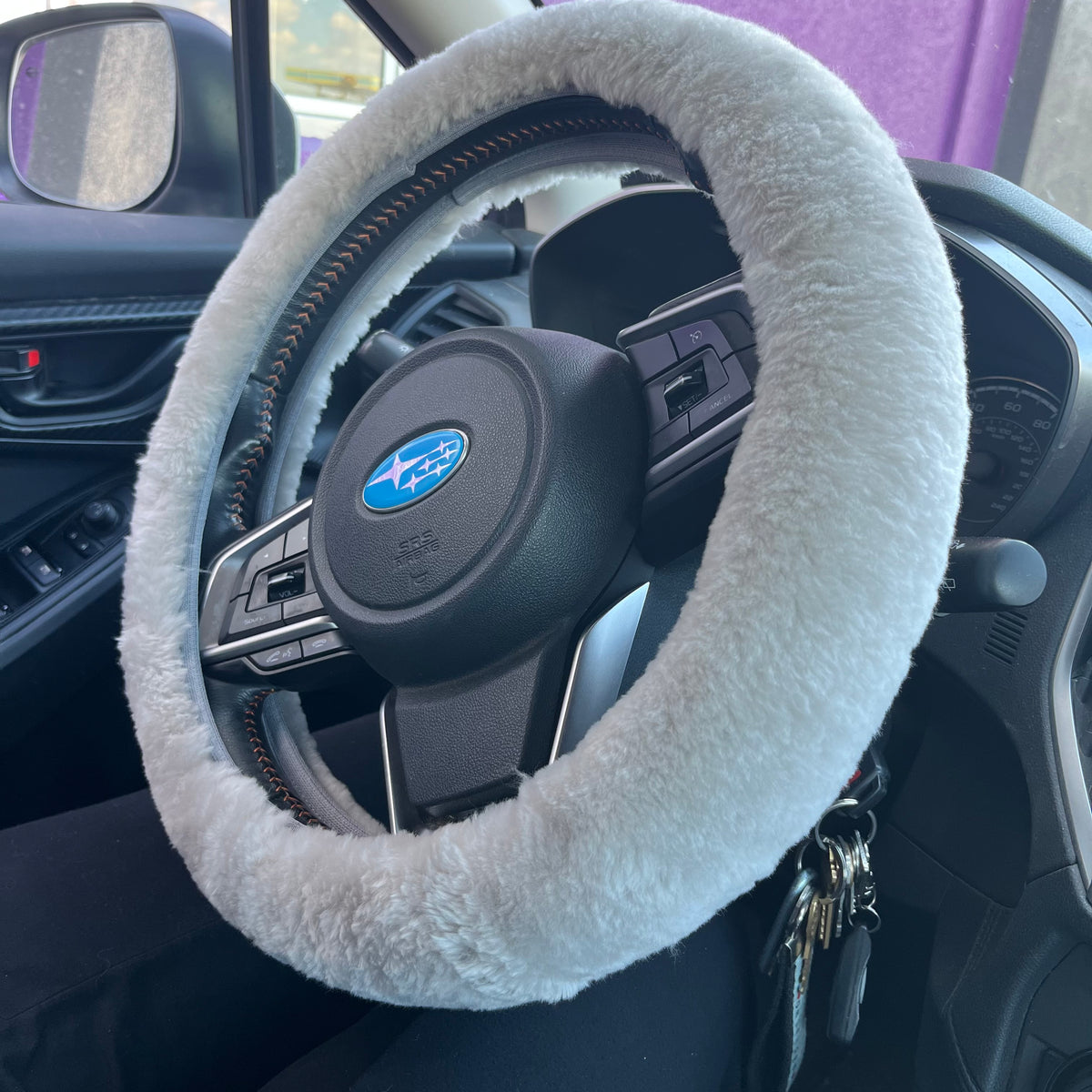 Sheepskin Steering Wheel Cover - All-Season Comfort – Alaska Leather
